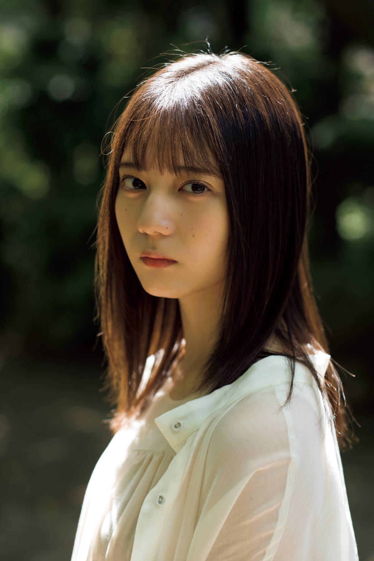 日向坂46の圧倒的美少女・小坂菜緒が1st写真集より初水着披露! これがこうで話題の由良ゆらも登場!週刊プレイボーイ26号、6月14日発売