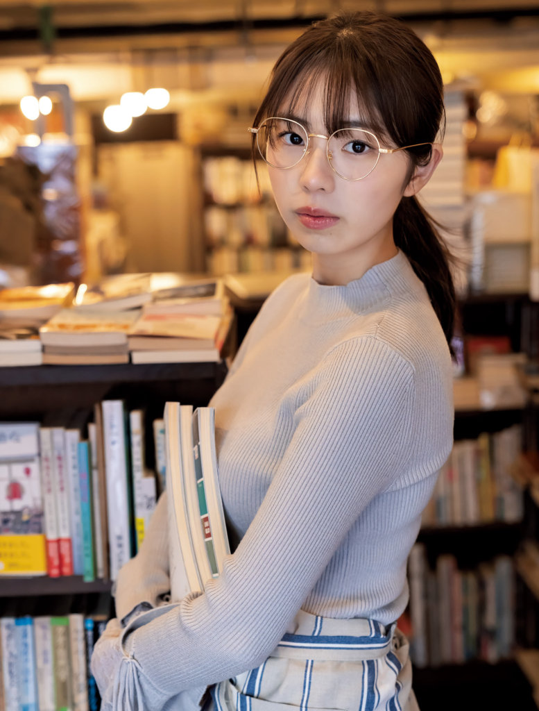 グラビアに愛された女・菊地姫奈が、魅惑の古本屋書店員に扮する!?『週刊SPA!』2/21・28合併号発売中！ – dot yell web – エンタメ情報を毎日お届けするWEBメディア